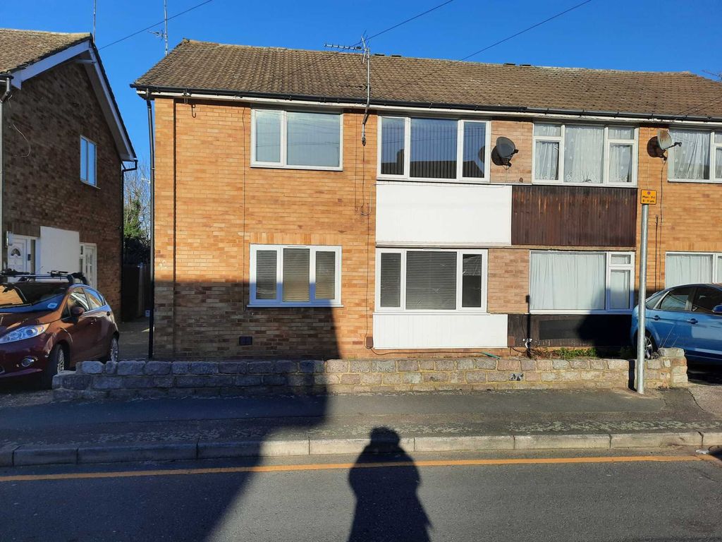 2 bed maisonette to rent in Whitehill Road, Dartford DA1, £1,300 pcm - Zoopla