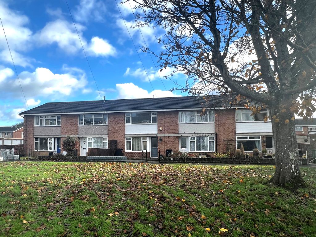 2 Bed Terraced House For Sale In Hathaway Road Swindon Sn2 £220 000