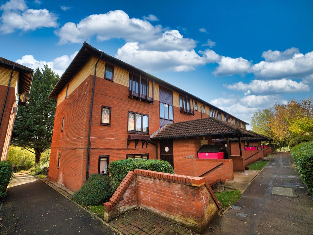 1 bed flat to rent in Troutbeck, Peartree Bridge MK6, £995 pcm - Zoopla