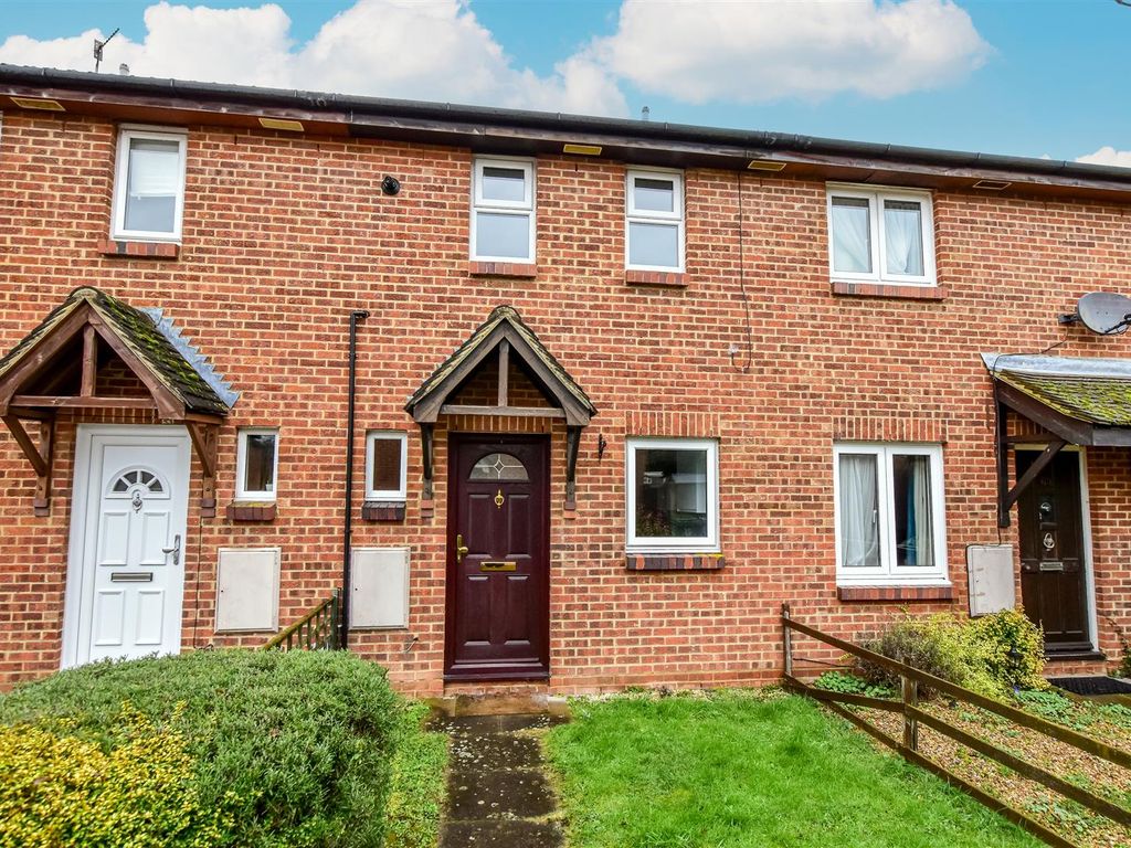 2 Bed Terraced House To Rent In Bridgestone Drive Bourne End Sl8 £