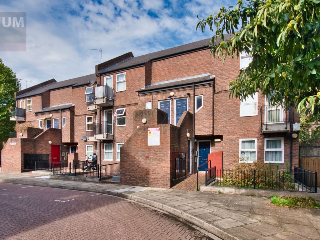 1 bed terraced house for sale in Morecambe Close, Stepney, Mile End ...