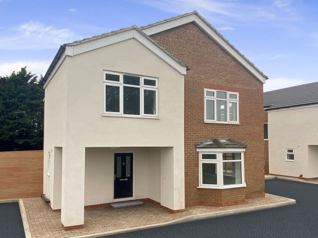 New home, 5 bed detached house for sale in Alexander Close Chequers ...