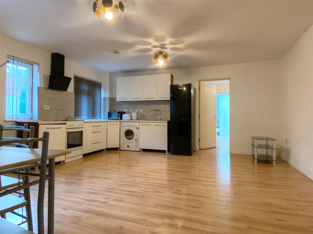 1 bed flat to rent in Wellington Street, Luton LU1, £850 pcm - Zoopla