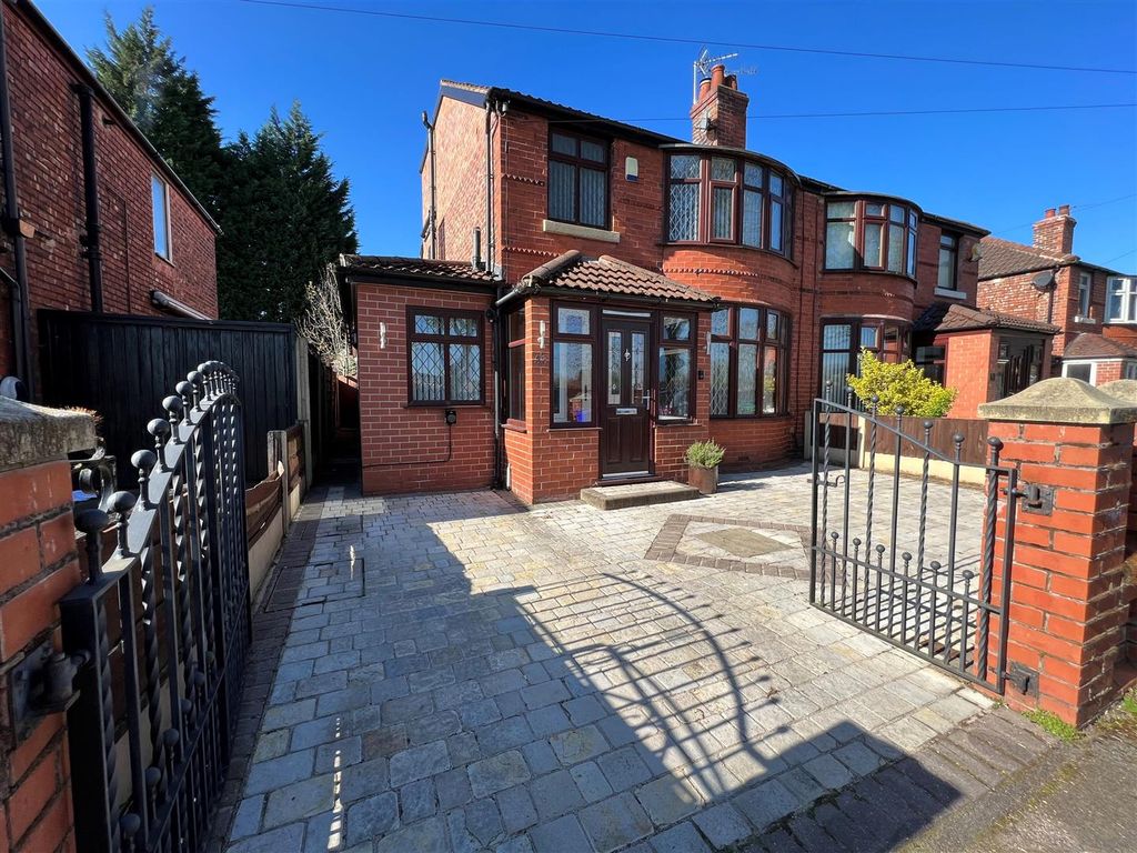 4 Bed Semi Detached House For Sale In Victoria Road Fallowfield