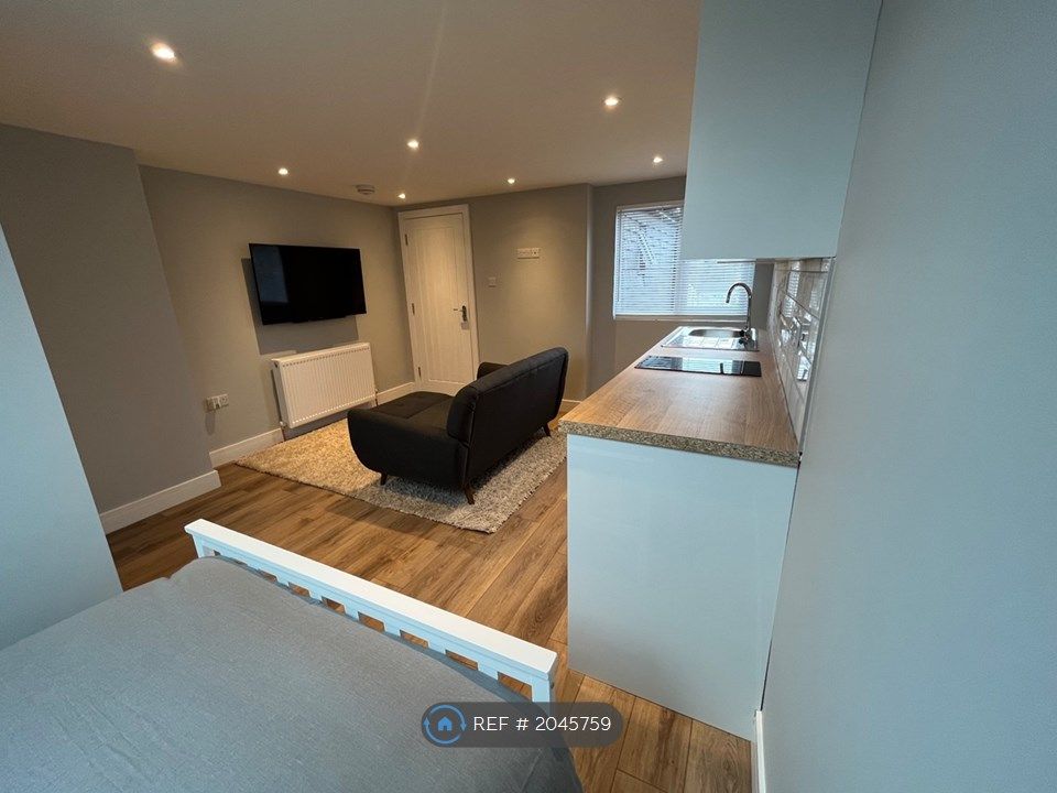 1 bed flat to rent in Alexandra Ave, Luton LU3, £795 pcm - Zoopla