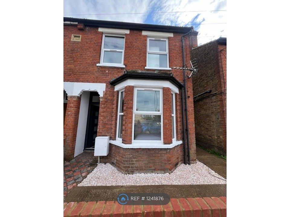 Room to rent in Wellington Street, Slough SL1, £950 pcm - Zoopla