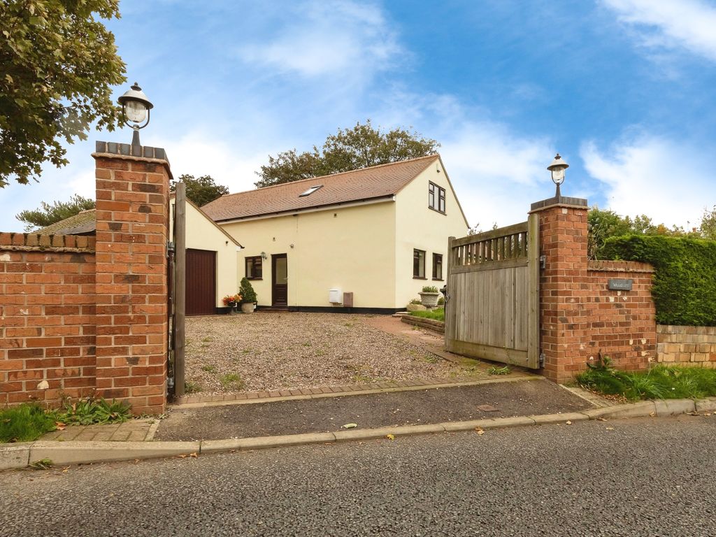 4 bed detached house for sale in Hardigate Road, Cropwell Butler ...