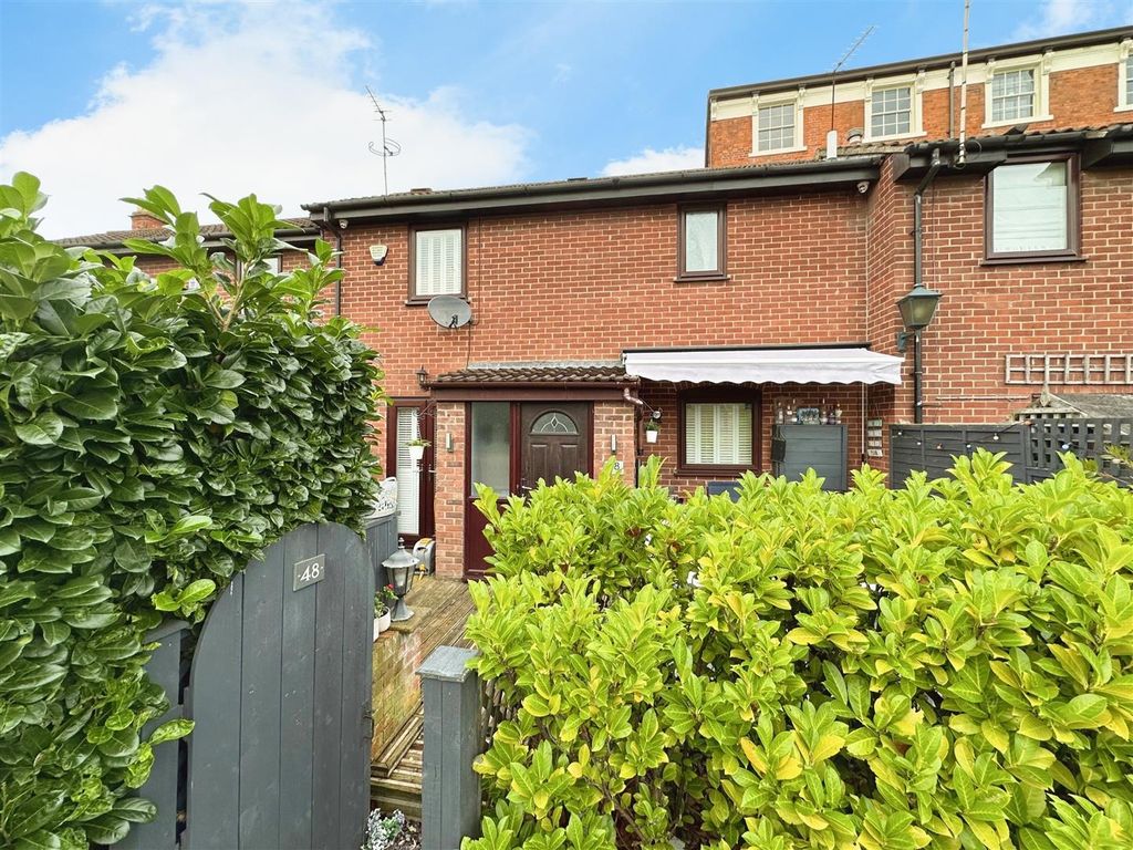 2 bed town house for sale in Fish Street, Hull HU1, £148,000 - Zoopla