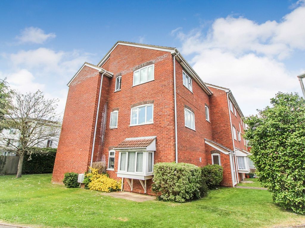 2 bed flat for sale in Bexley Court, Reading RG30 - Zoopla