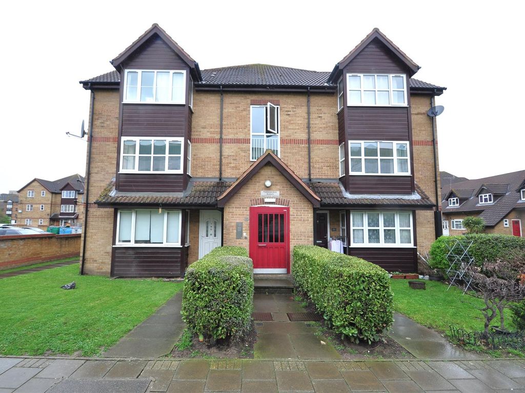 Studio for sale in Frobisher Road, Erith DA8 - Zoopla