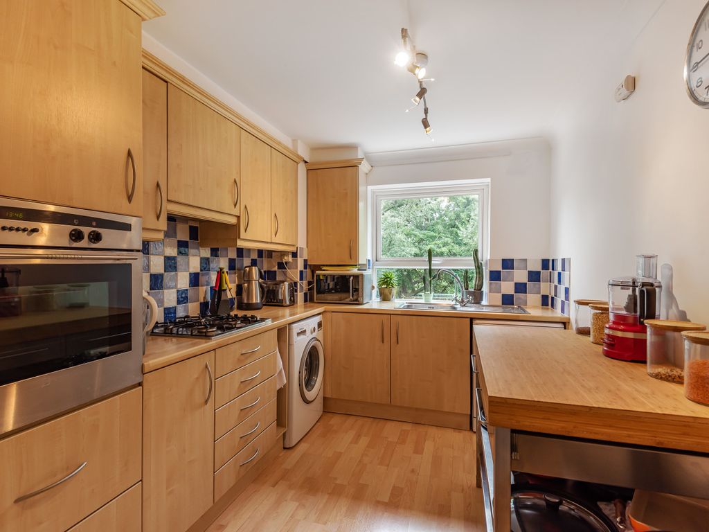 2 bed flat to rent in Hatton Court, 35-49 Lubbock Road, Chislehurst, Kent BR7 - Zoopla