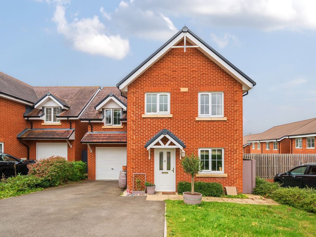 4 Bed Detached House For Sale In Shearling Close Picket Piece Andover