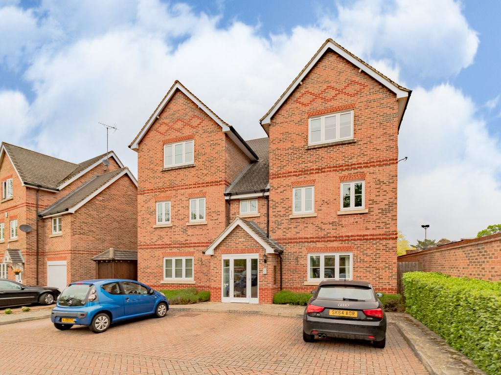 2 bed flat for sale in Summer Court, Sindlesham, Wokingham RG41 - Zoopla