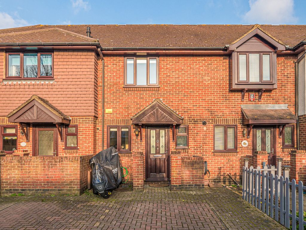 2 Bed Terraced House For Sale In Sunningdale Road Cheam Sutton Sm1 £
