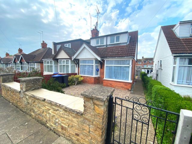 3 bed semi-detached house for sale in Reedway, Spinney Hill ...