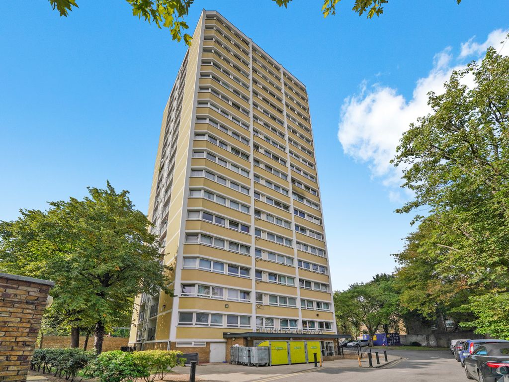 2 bed flat for sale in Lawn Lane, London SW8 - Zoopla