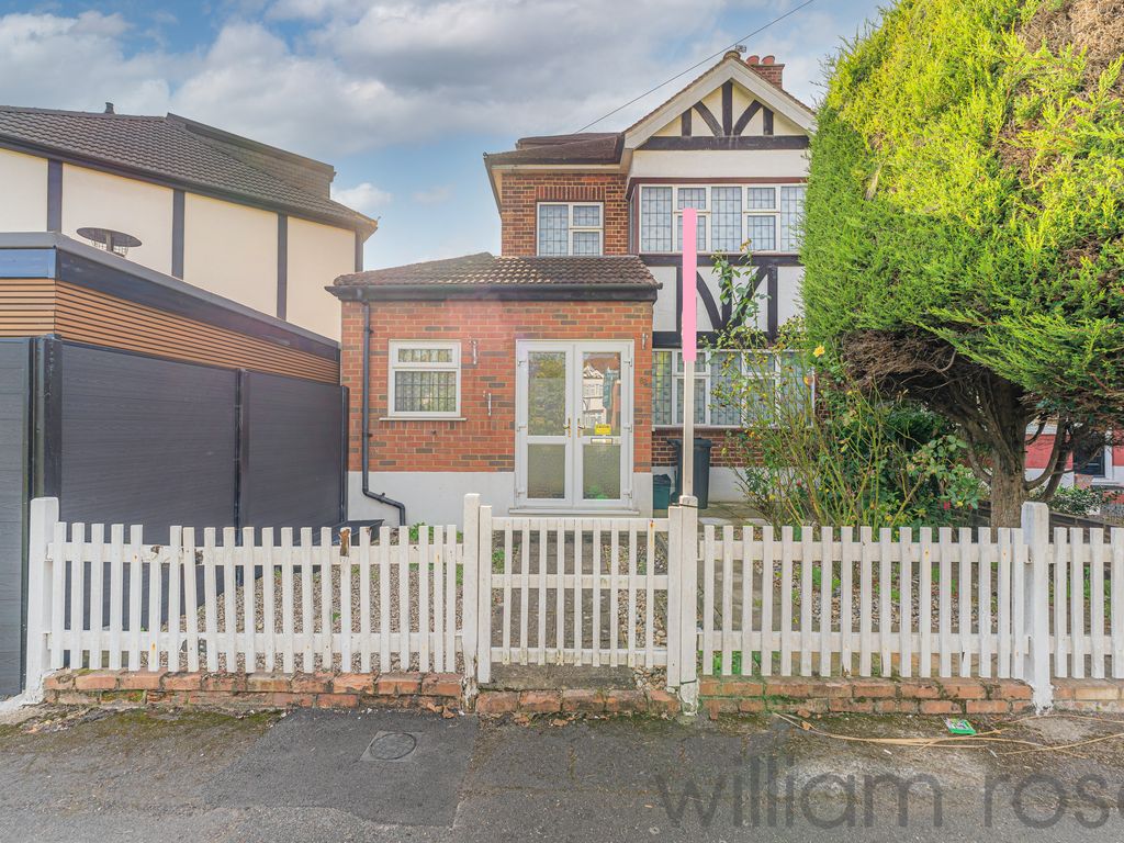 4 Bed End Terrace House For Sale In Brackley Square Woodford Green Ig8