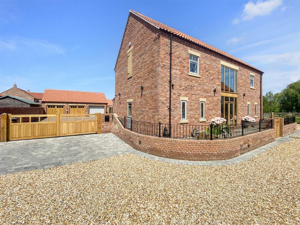 5 bed detached house for sale in Dairy Farm Court, North Carr Road ...