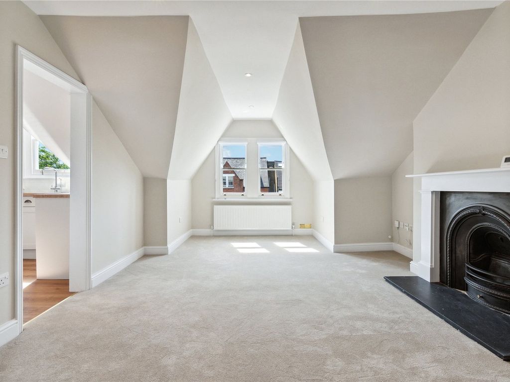 2 bed flat to rent in Ritherdon Road, London SW17, £2,000 pcm - Zoopla