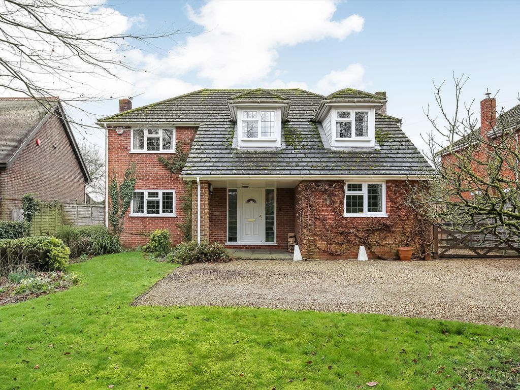 4 bed detached house for sale in Barton Stacey, Winchester, Hampshire SO21, £750,000 - Zoopla
