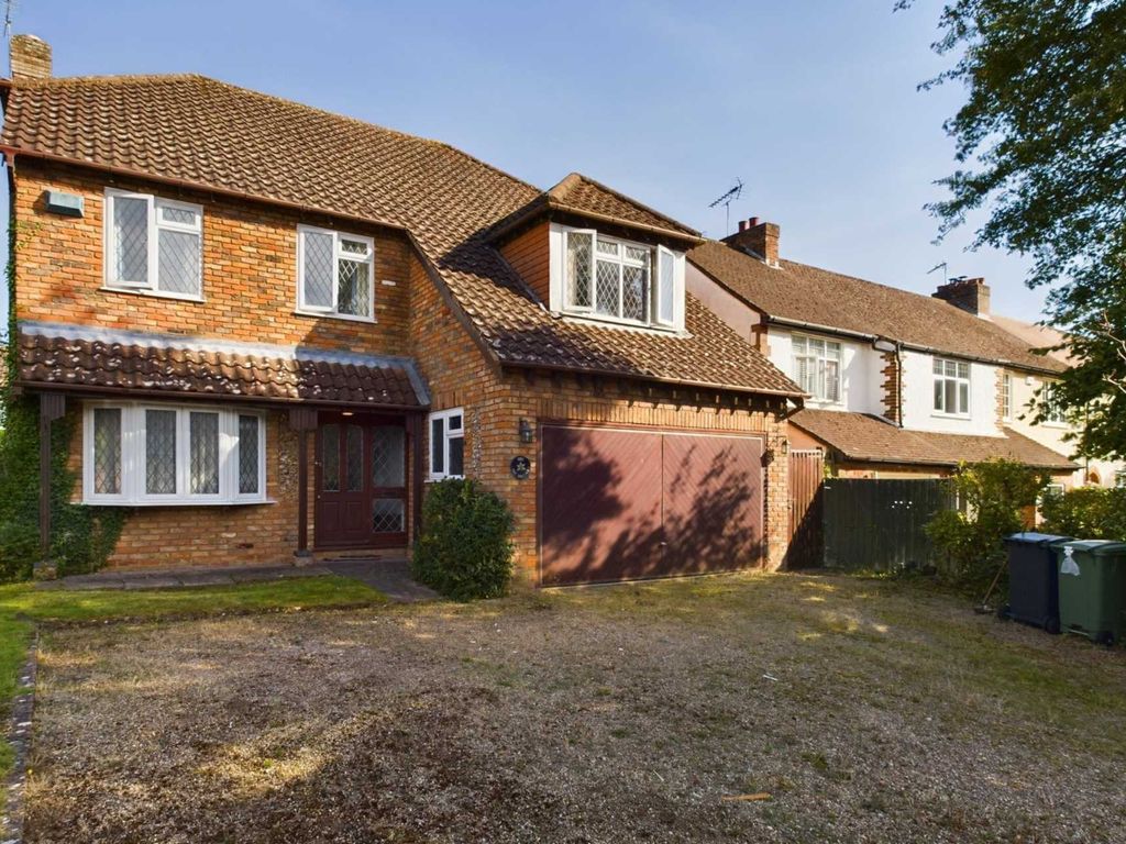4 bed detached house for sale in Long Lane, Bovingdon HP3, £850,000 ...