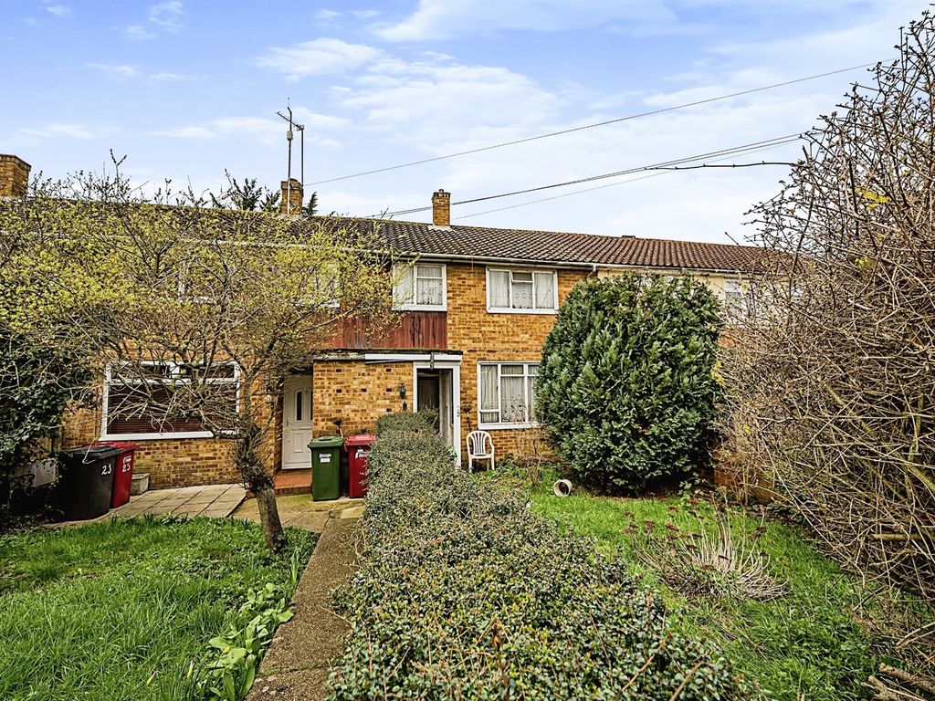2 Bed End Terrace House For Sale In Gaveston Road Slough Sl2 £300 000