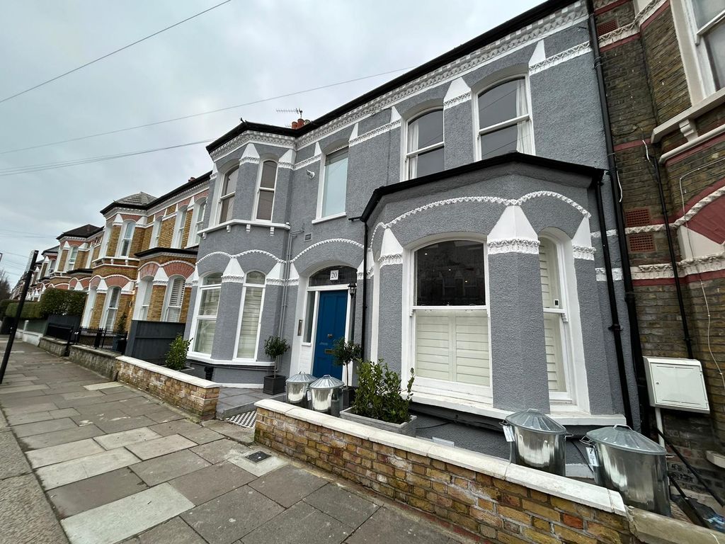 2 bed flat to rent in Dafforne Road, Tooting SW17, £1,895 pcm - Zoopla