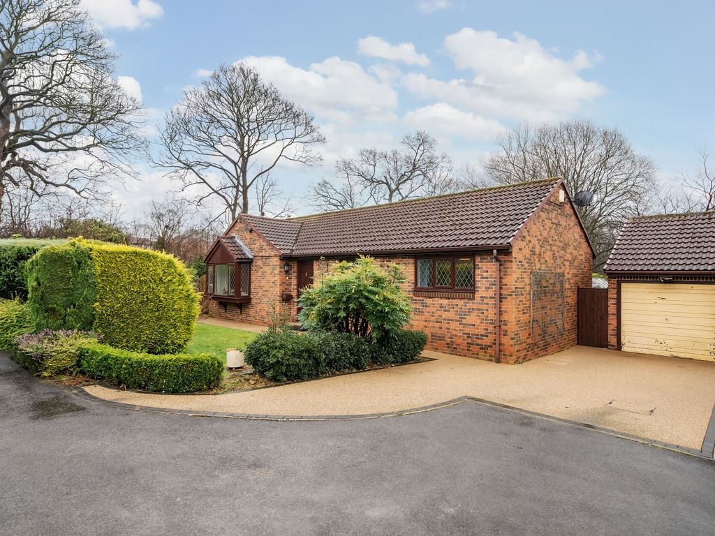 3 Bed Bungalow For Sale In 33 Woodside Park Drive Horsforth Leeds