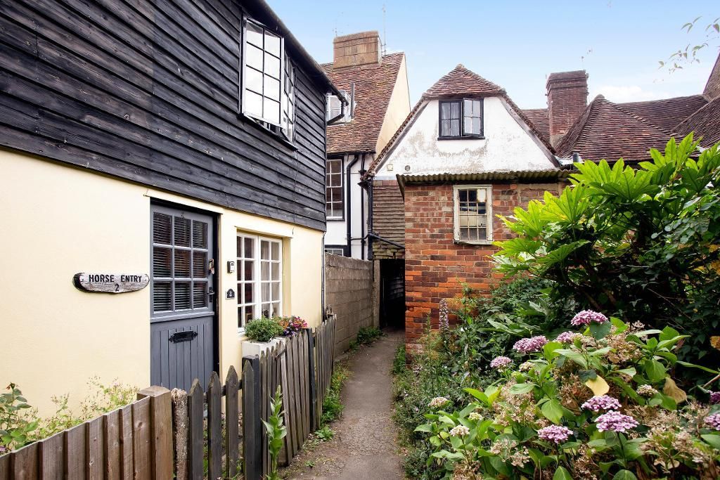 2 bed cottage for sale in High Street, Cranbrook, Kent TN17 - Zoopla