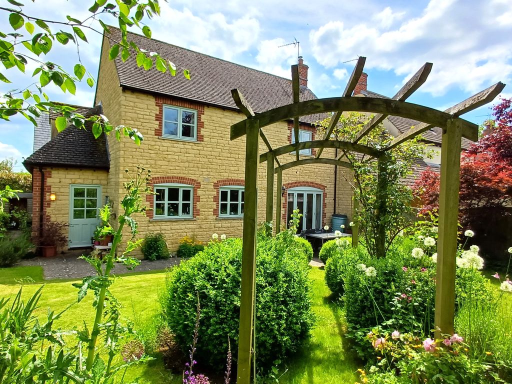 4 bed detached house for sale in West End, Kingham OX7, £875,000 - Zoopla