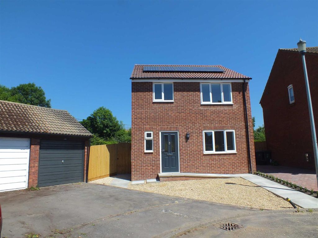 3 Bed Detached House To Rent In Phipps Close Westbury Ba13 £1 300 Pcm