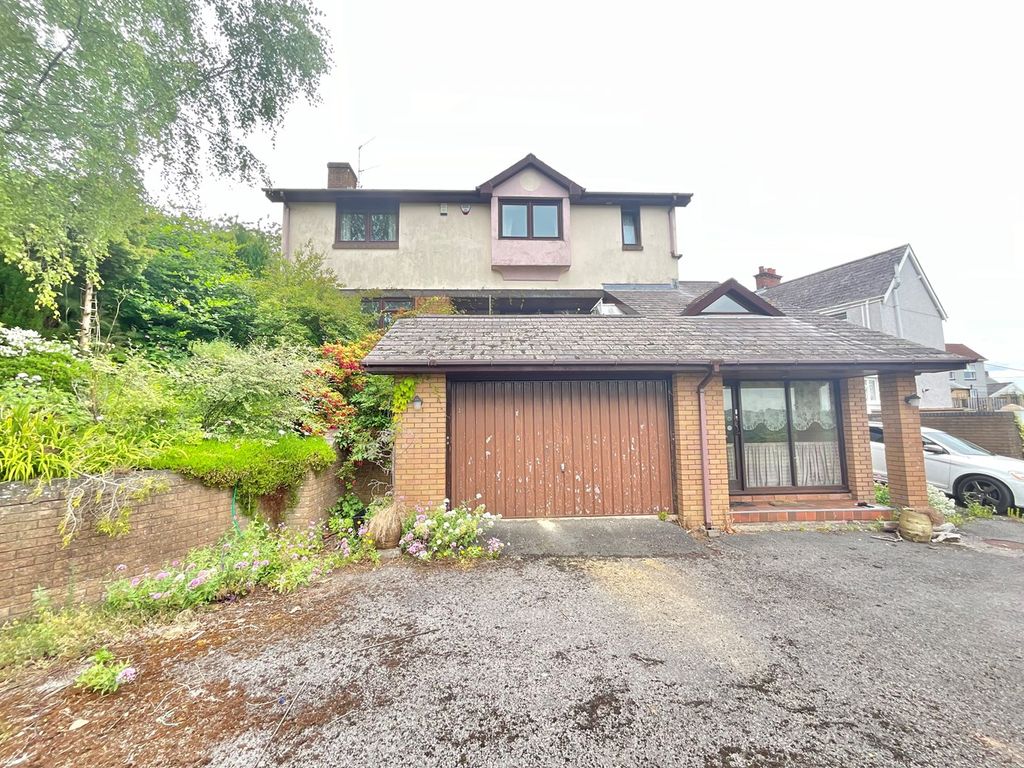4 bed detached house for sale in Pine Gardens, Tranch, Pontypool NP4, £ ...