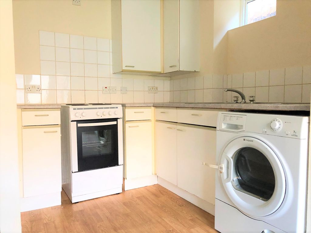 2 bed flat to rent in Mayday Road, Thornton Heath CR7 - Zoopla