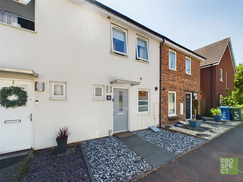 2 Bed Terraced House For Sale In Vulcan Drive Bracknell Berkshire