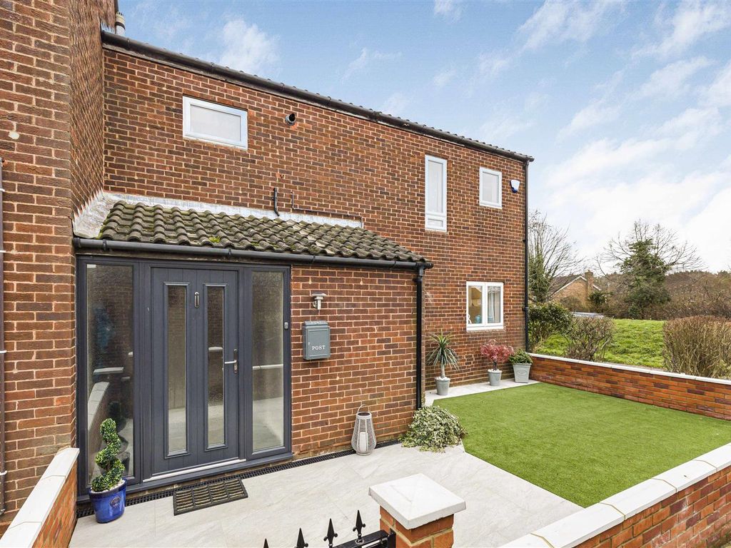 4 Bed End Terrace House For Sale In Tee Side Hertford Sg13 £425 000
