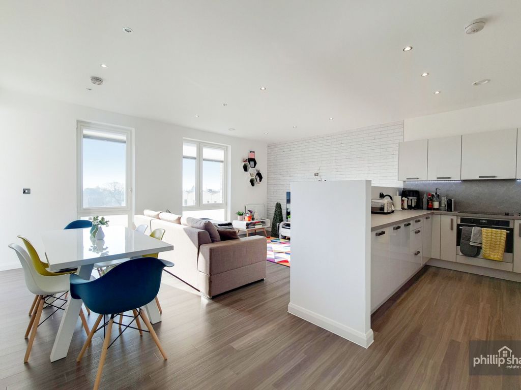 3 bed flat for sale in Lacey Drive, Edgware HA8, £600,000 - Zoopla
