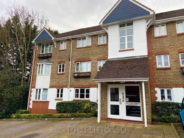 2 bed flat to rent in Autumn Drive, Sutton SM2, £1,450 pcm - Zoopla
