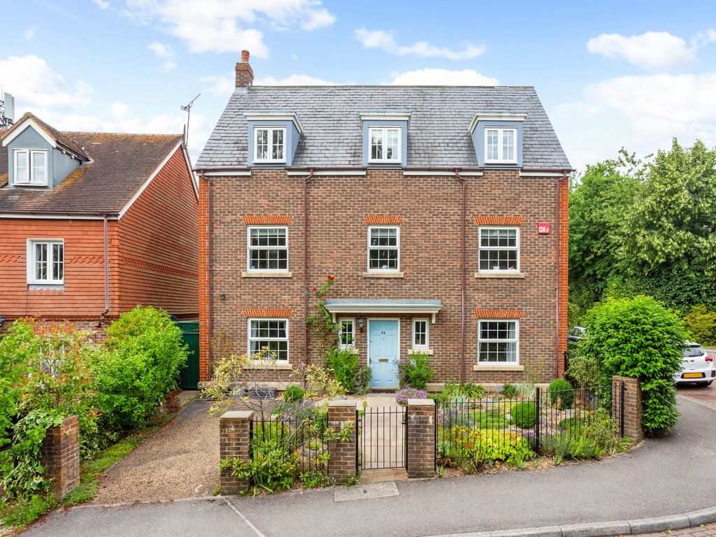 5 bed detached house for sale in Victoria Way, Liphook, Hampshire GU30 ...