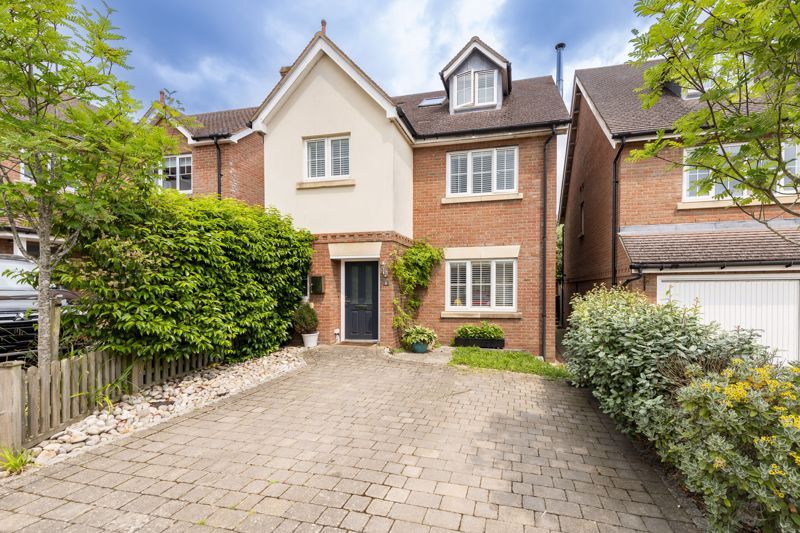 4 Bed Detached House For Sale In Coombe Edge Crowborough Tn6 £495 000