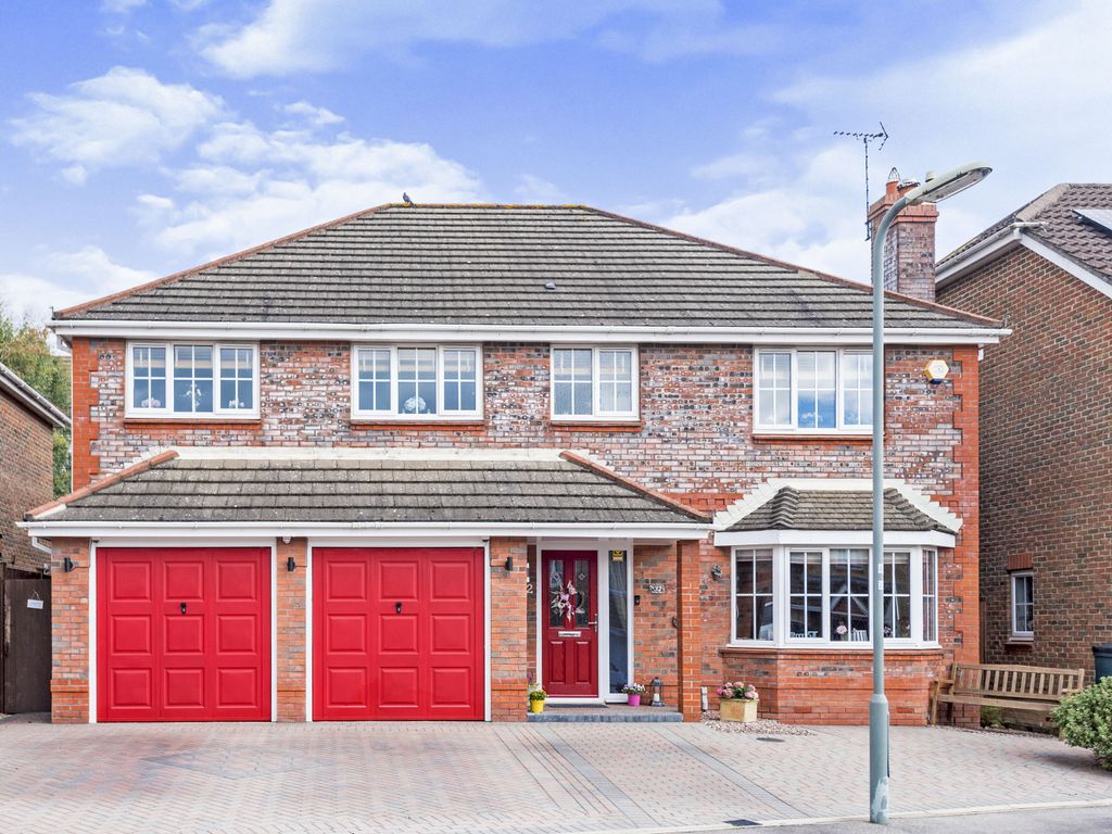 5 bed detached house for sale in Bronze Close, Basingstoke RG22 - Zoopla