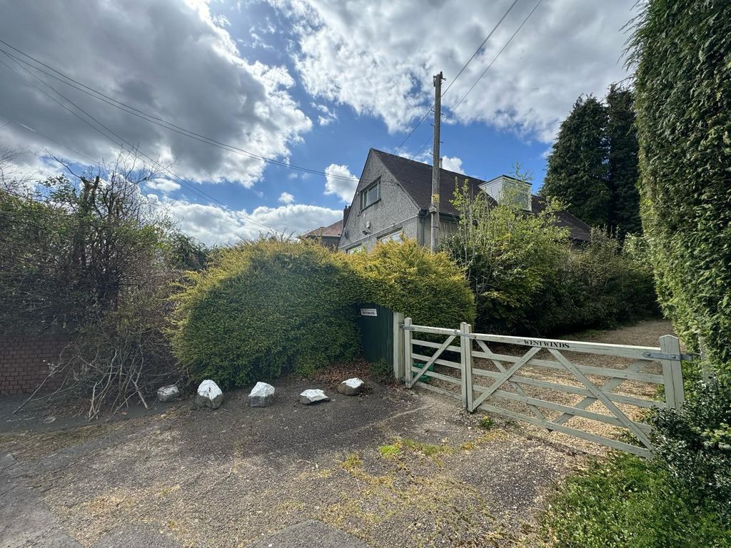 3 Bed Detached Bungalow For Sale In Main Road Cilfrew Neath Sa10 £