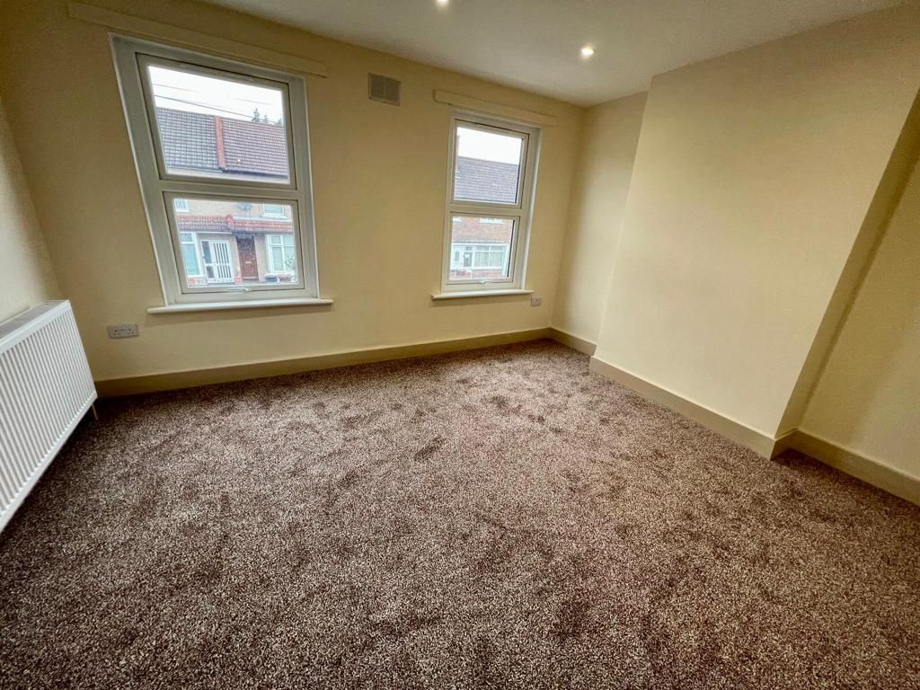 4 bed terraced house to rent in St. Johns Road, Barking IG11, £2,200 pcm - Zoopla