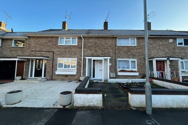 2 bed terraced house to rent in Ingaway, Basildon SS16, £1,500 pcm - Zoopla