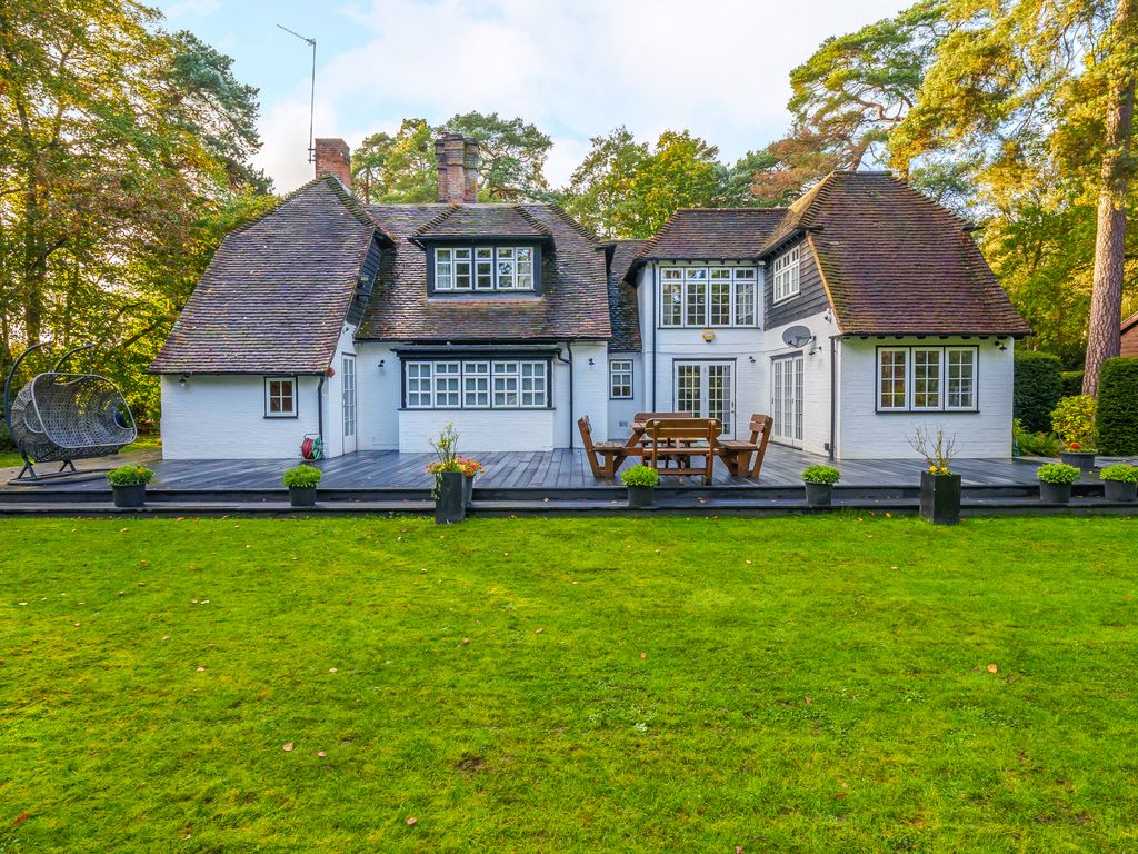 5 bed detached house for sale in Stoke Common Road, Fulmer SL3, £ ...