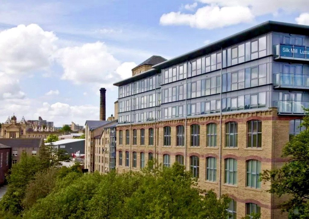 2 bed flat to rent in Dewsbury Road, Elland, West Yorkshire, UK HX5, £ ...
