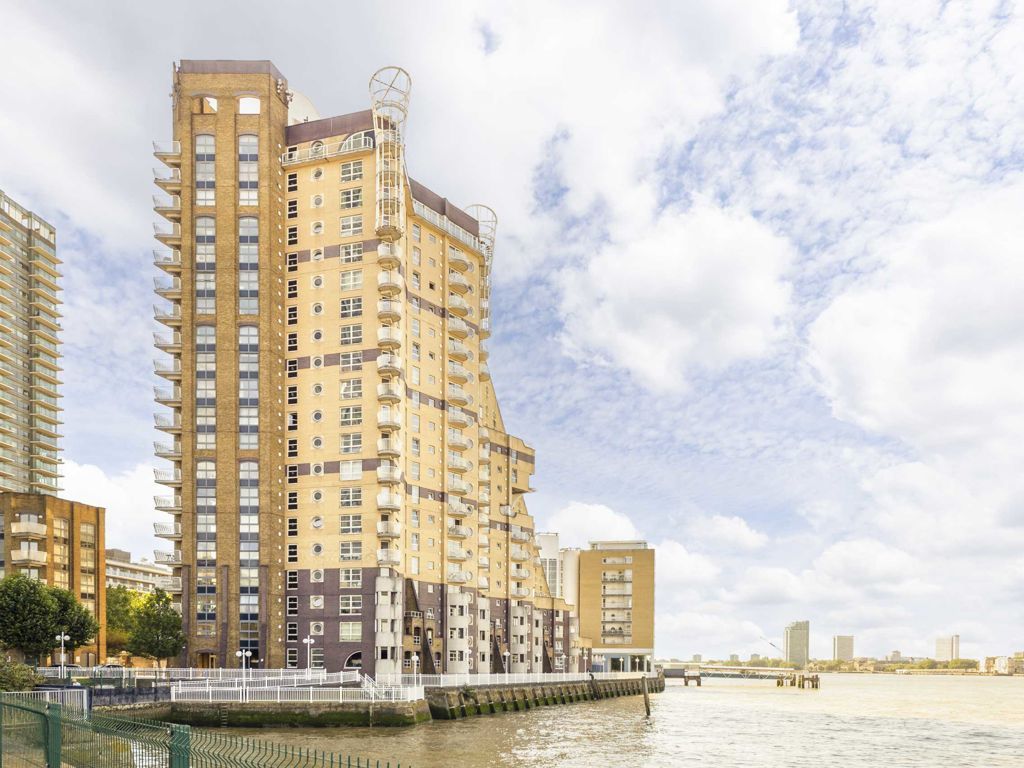 2 bed flat to rent in Westferry Road, London E14, £2,999 pcm - Zoopla