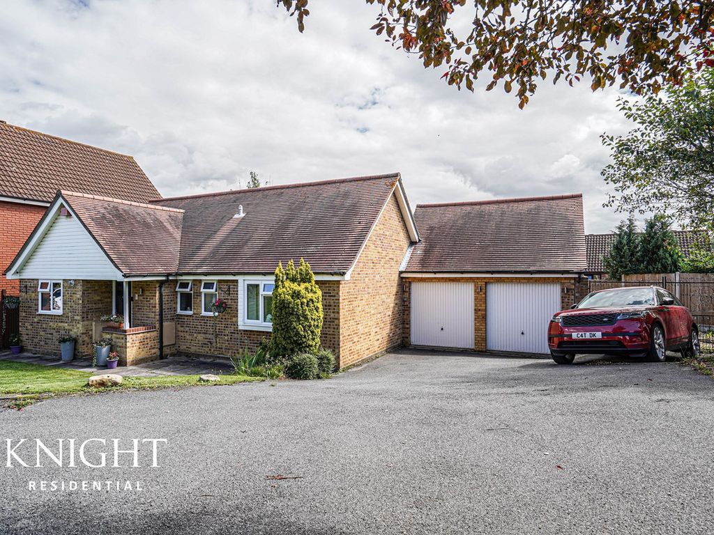 3 Bed Detached Bungalow For Sale In Fulmar Close Colchester Co4 £