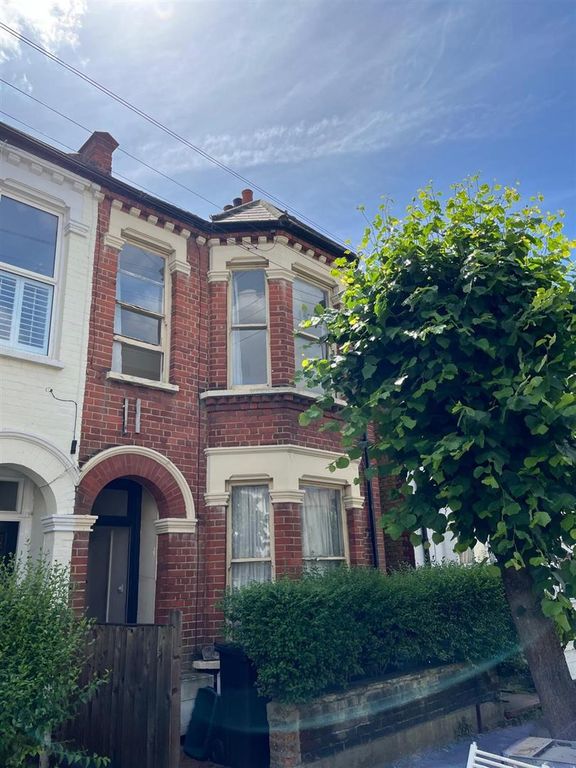 1 Bed Flat To Rent In Warren Road Colliers Wood London Sw19 £1 500
