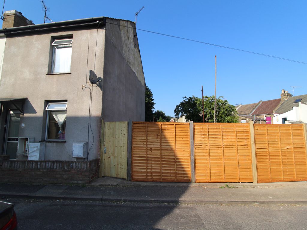 3 Bed Terraced House To Rent In Exmouth Road Gillingham Kent Me7 £