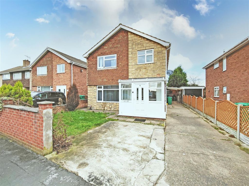 5 bed detached house for sale in Bromfield Close, Bakersfield ...